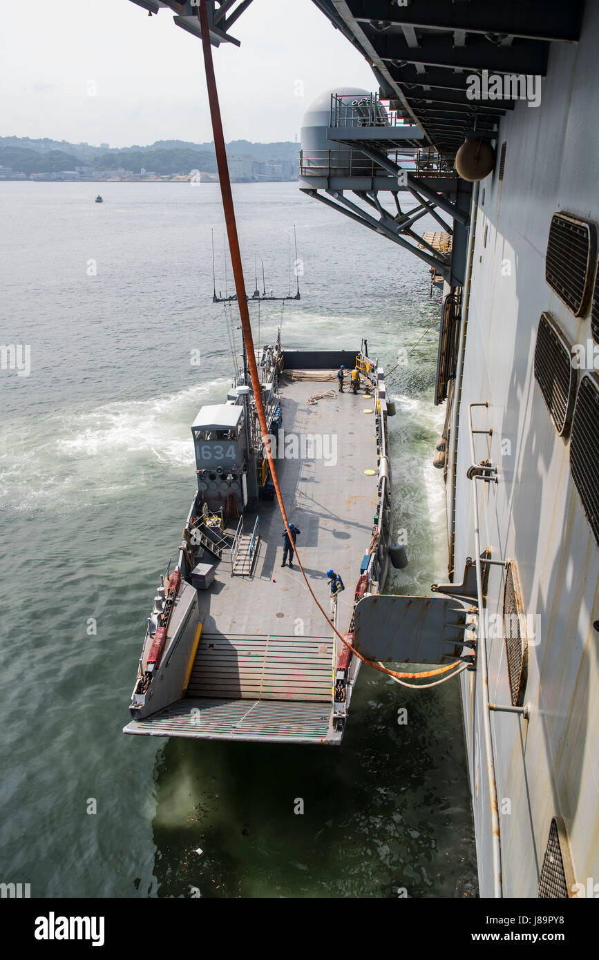 170525-N-XT039-1049 SASEBO, Japan (May 25, 2017) Landing craft utility ...