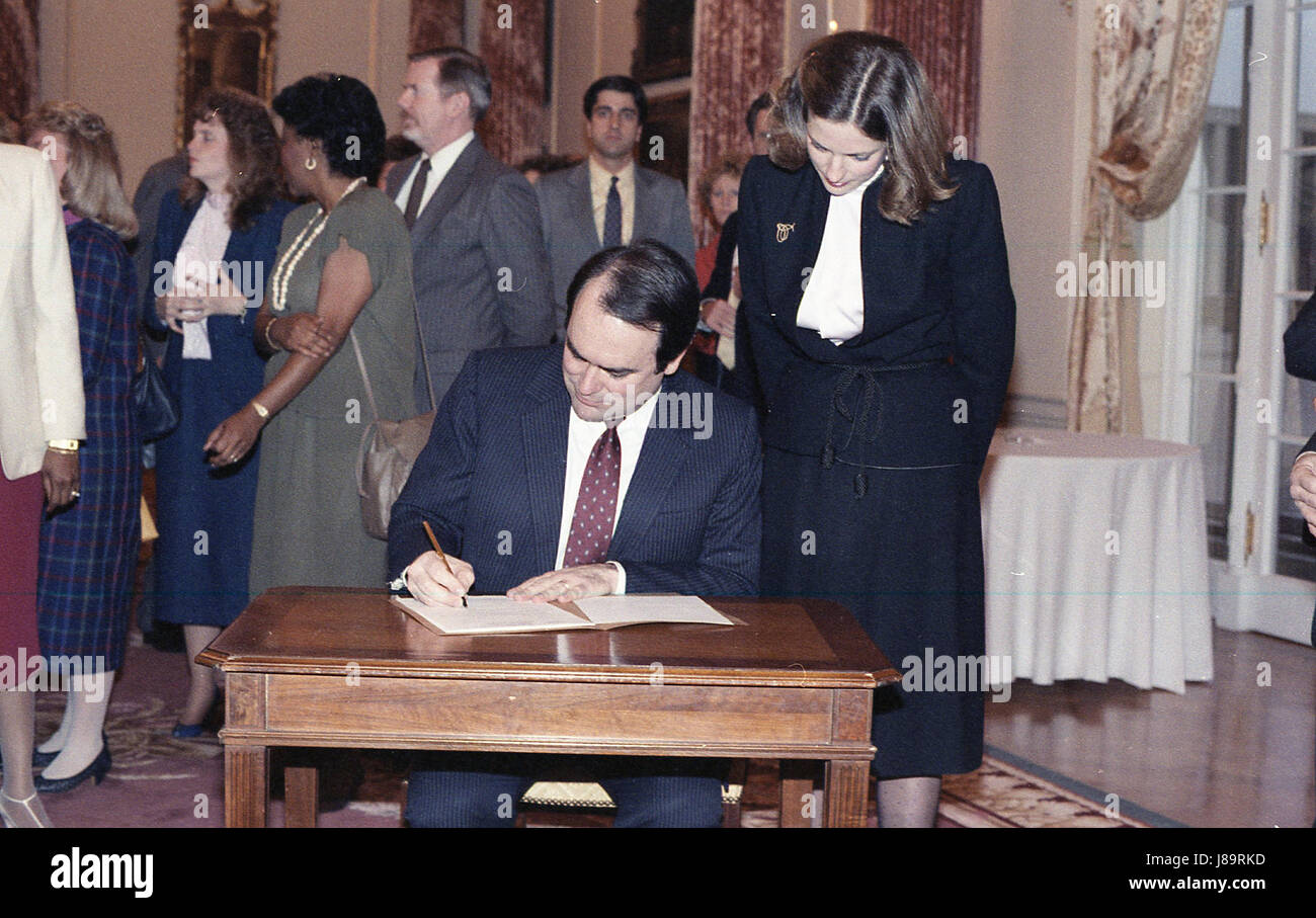 Signing approval record documents hi-res stock photography and images ...