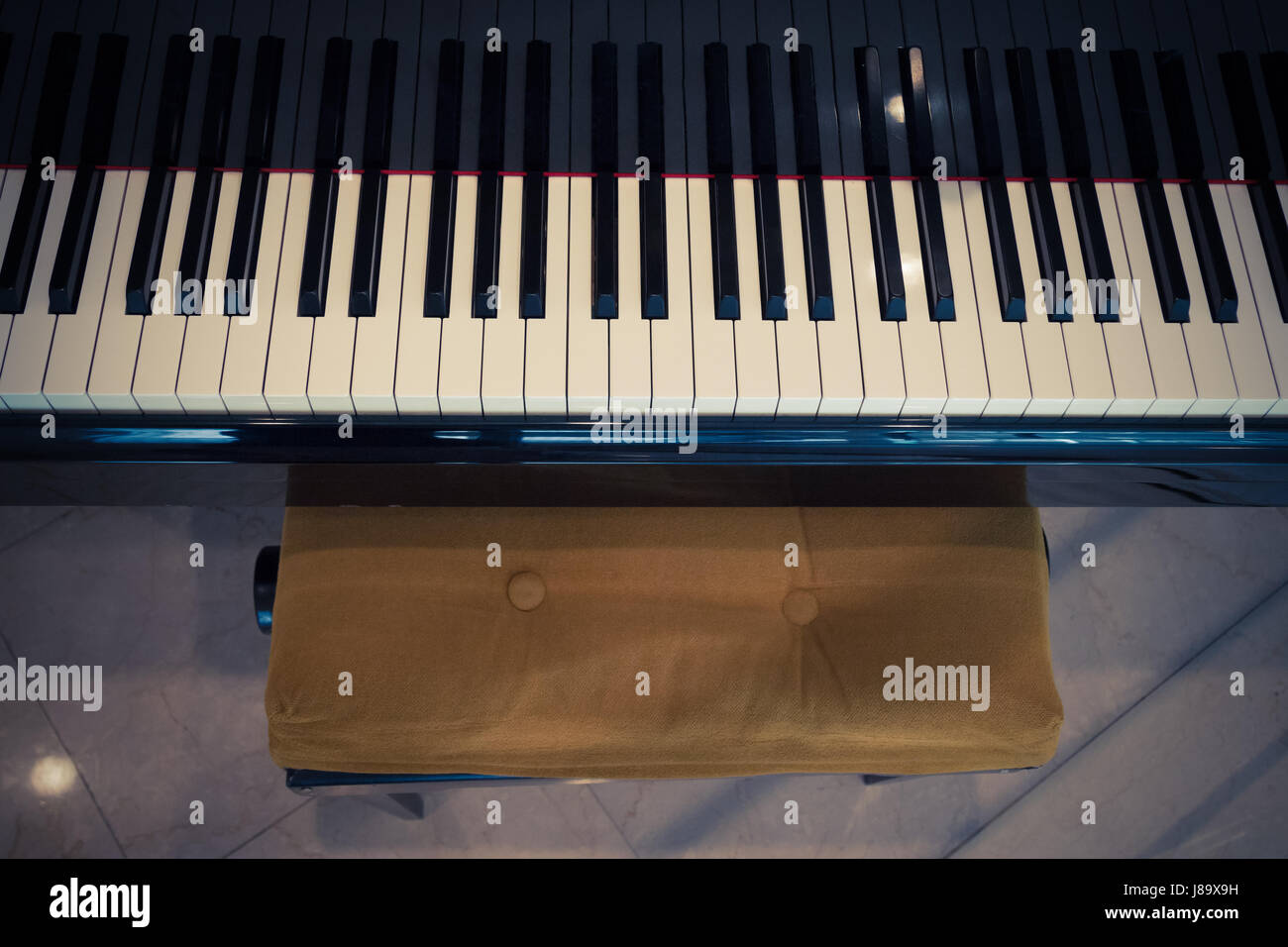 Top view of piano keyboard and chair Stock Photo - Alamy