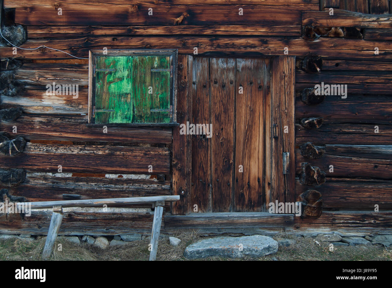 Wooden slab hut hi-res stock photography and images - Alamy