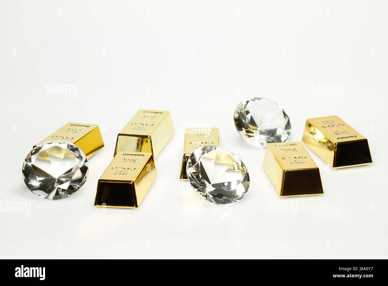gold bars and diamonds Stock Photo - Alamy