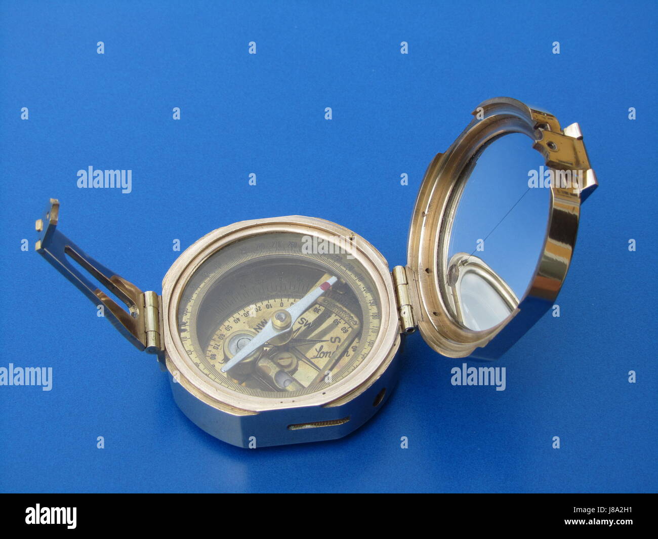 Magnetic compass hi-res stock photography and images - Alamy
