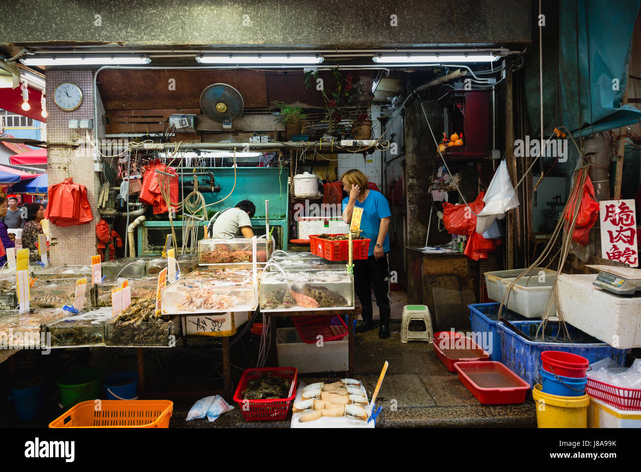 Fishmonger stall at a Kowloon market in Hong Kong Stock Photo - Alamy