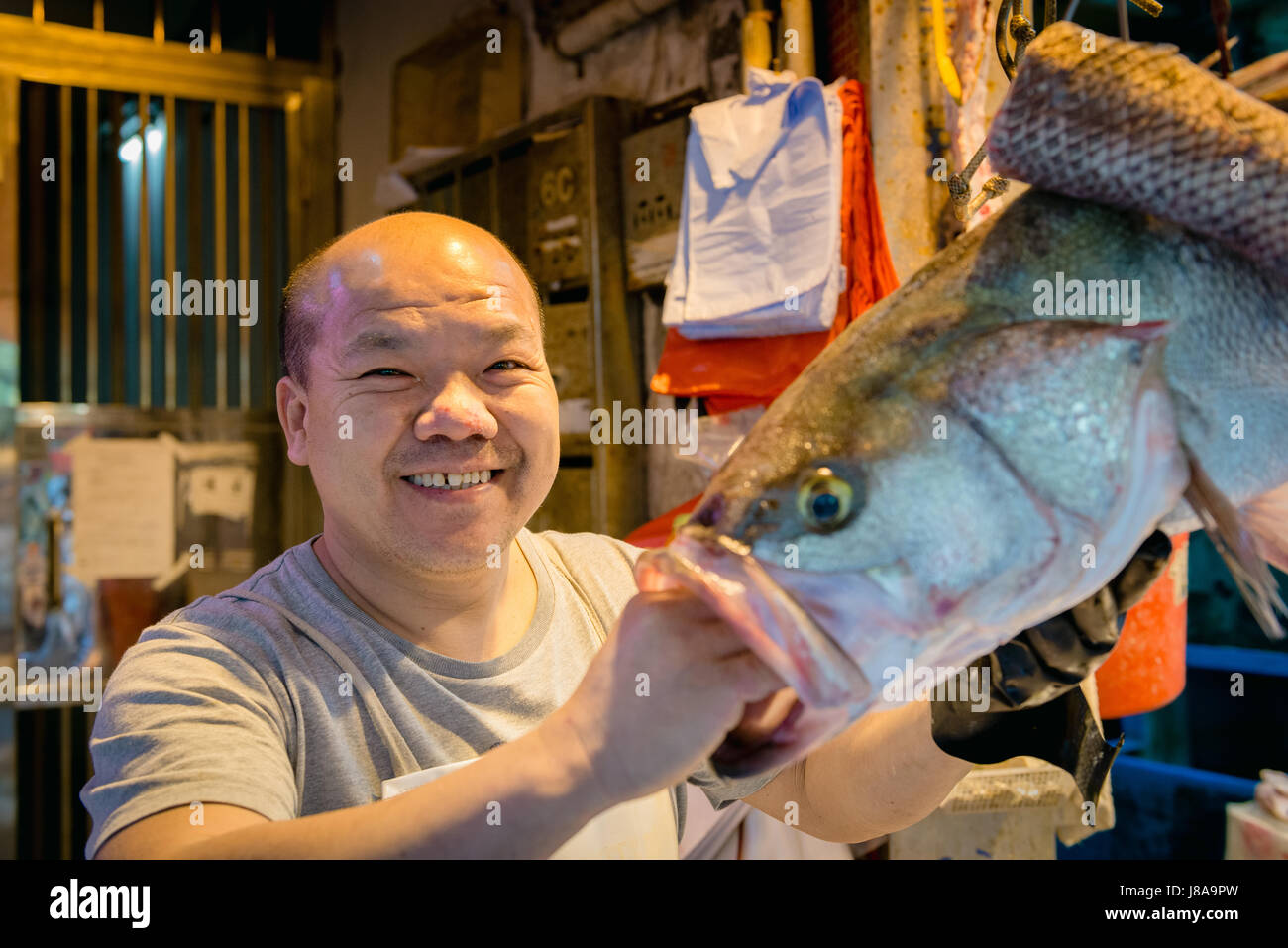 Chinese fishmonger market stall fish hi-res stock photography and ...