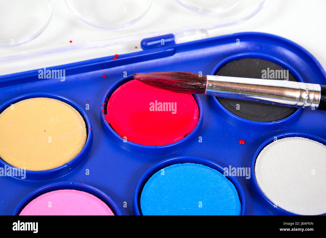 brush color box Stock Photo - Alamy