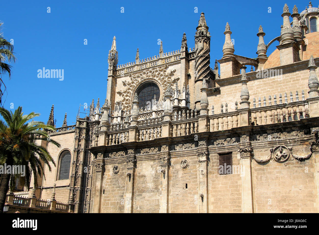 Puerta circular hi-res stock photography and images - Alamy