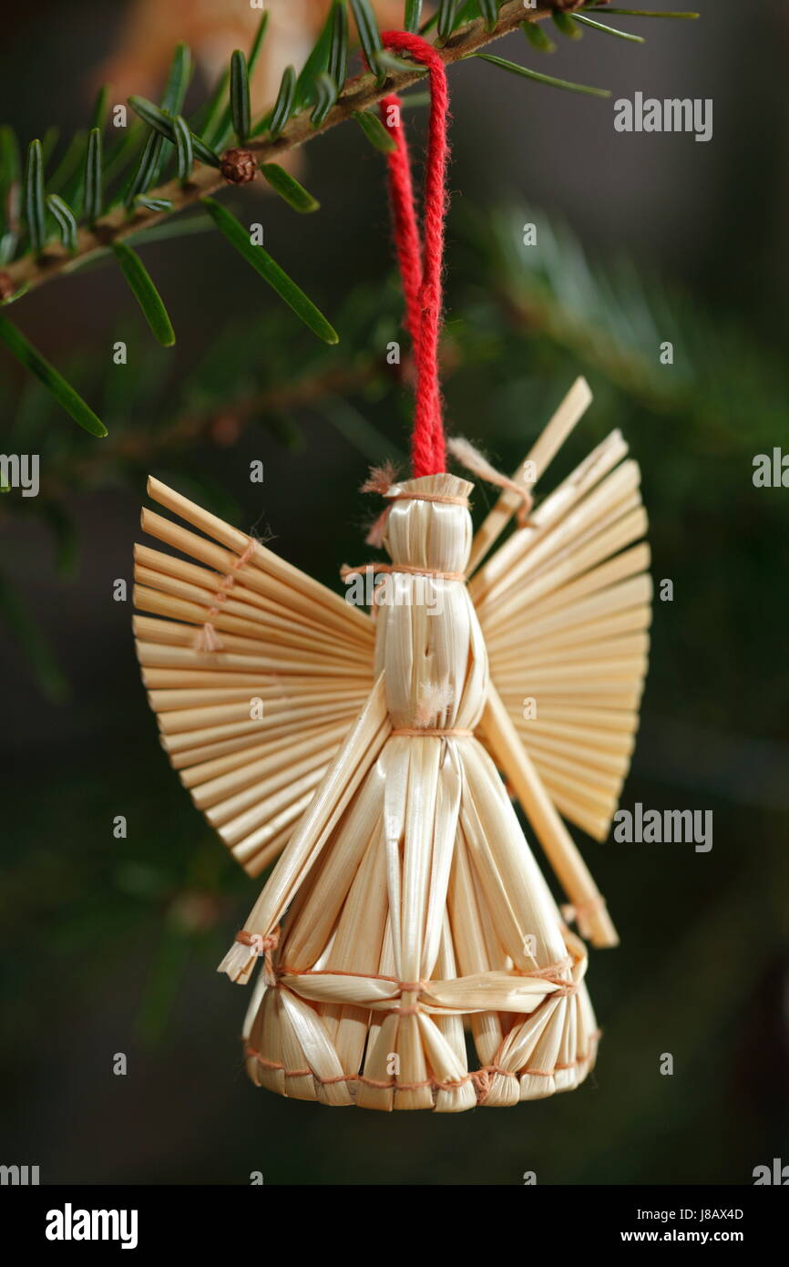 Straw angel hi-res stock photography and images - Alamy