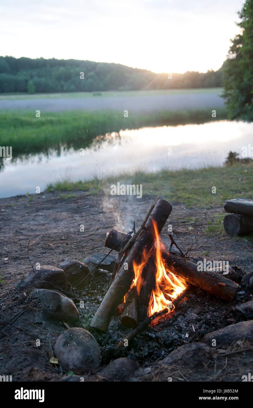 Campfire location hi-res stock photography and images - Alamy