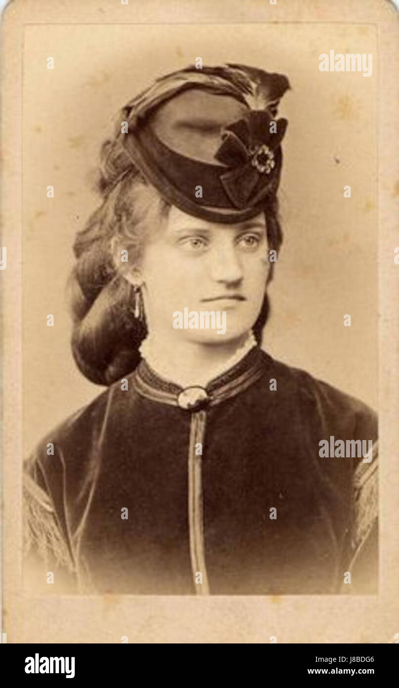 Helvey Laura Borsos is an artist known for her contemporary works that ...