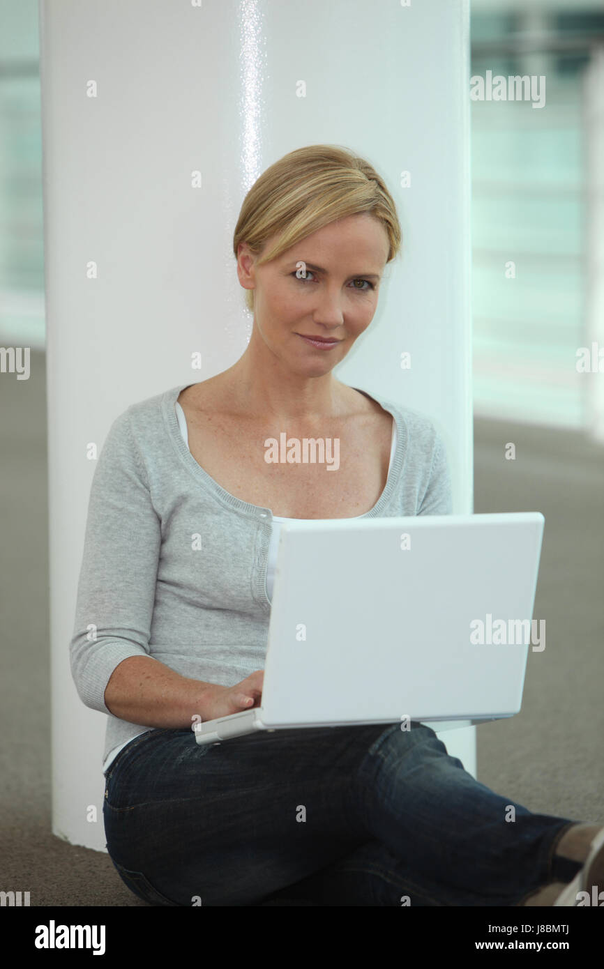 woman, laptop, notebook, computers, computer, PC, tool, jeans, trousers ...