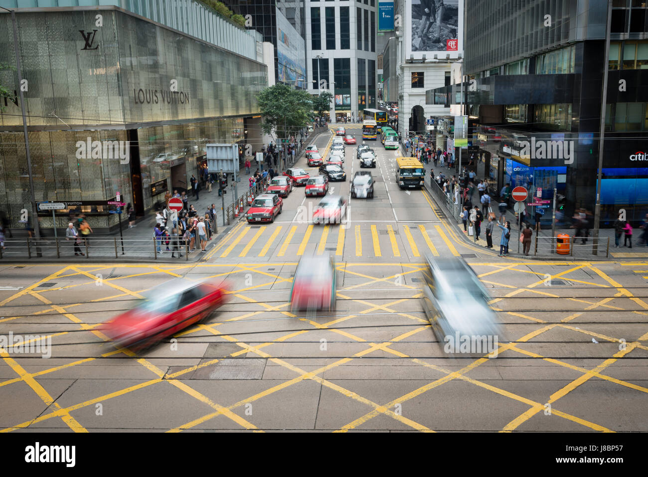 Traffic at a busy intersection in Central district of Hong Kong Stock ...