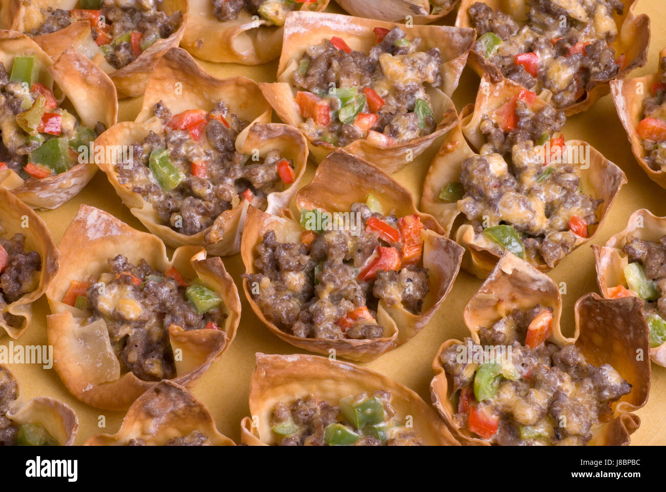 Fried wonton wrapper hi-res stock photography and images - Alamy