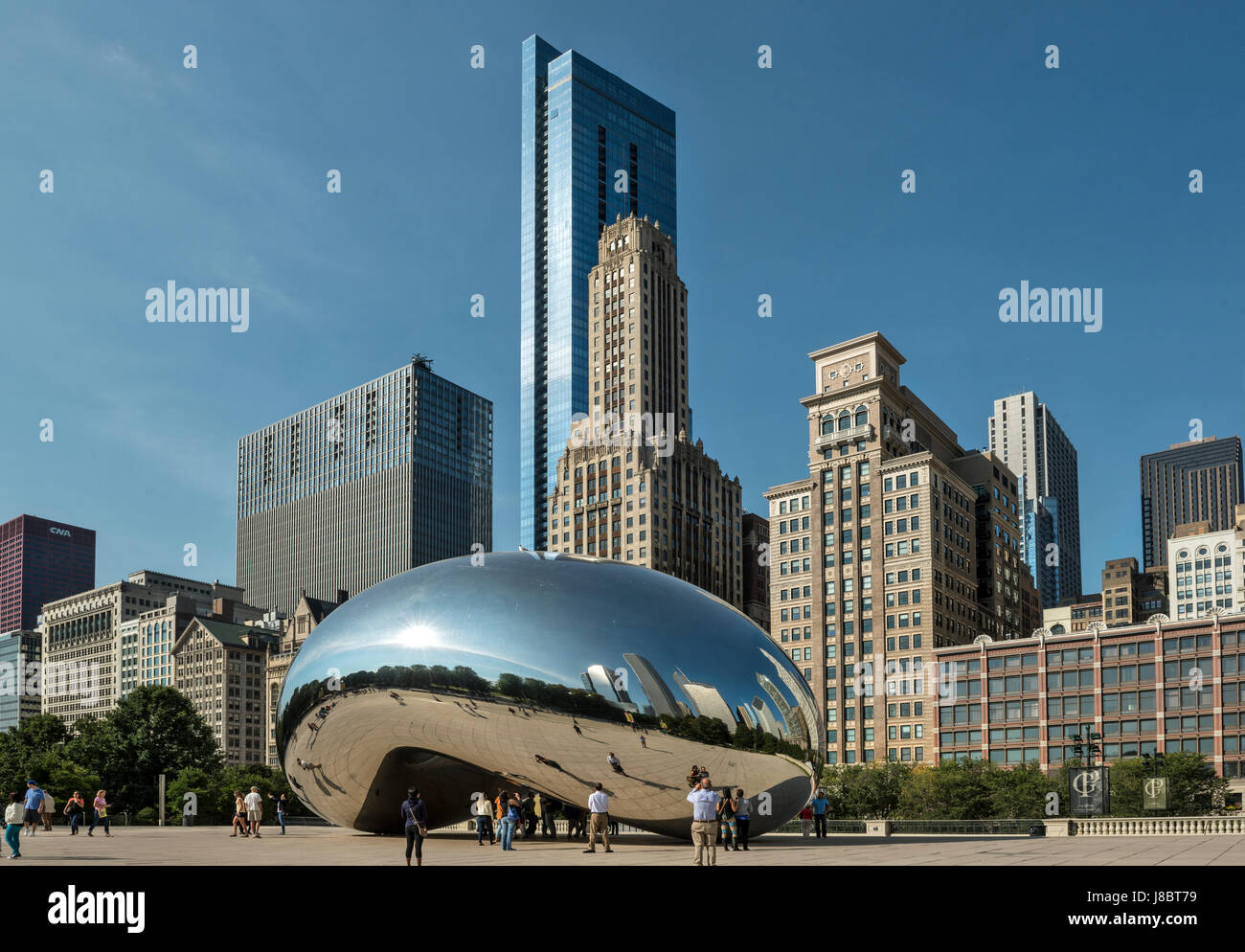 Chicago skyline and chicago bean hi-res stock photography and images ...