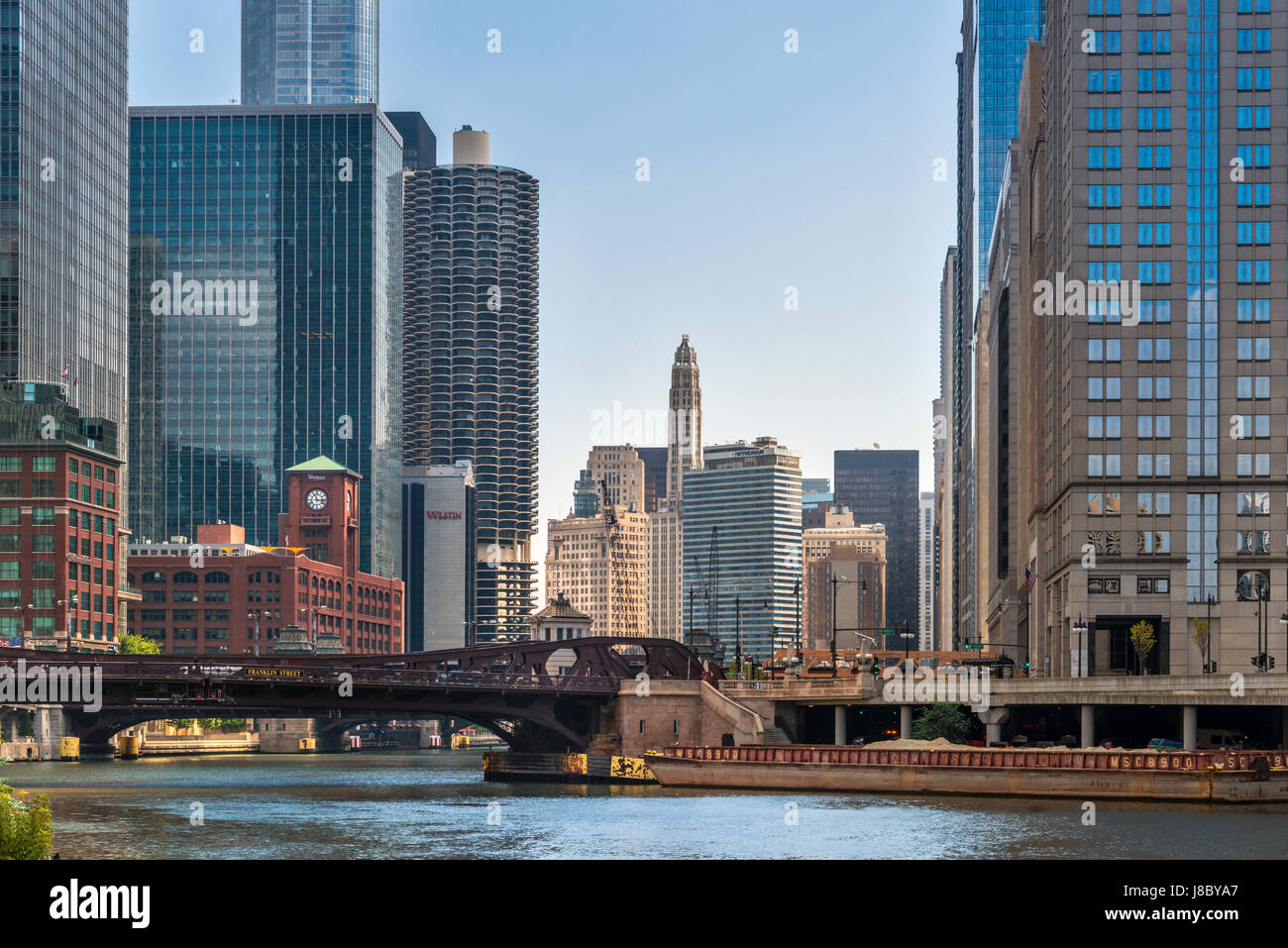 Scenic view of skyscrapers and Chicago river USA Stock Photo - Alamy