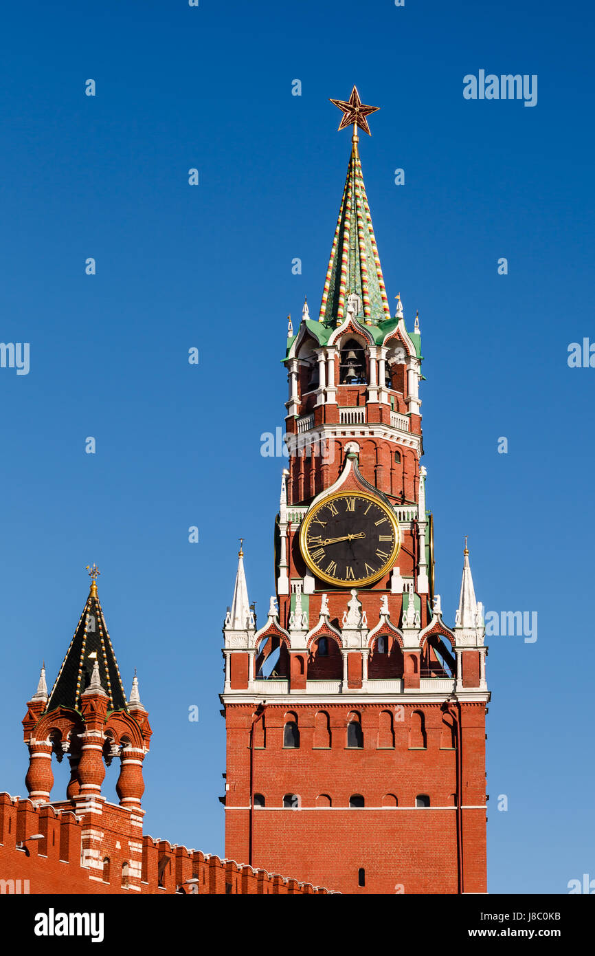 Red square clock tower hi-res stock photography and images - Alamy
