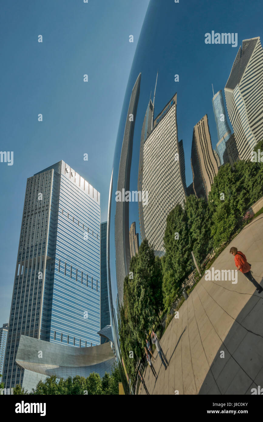 Millenium Park, Chicago, THE BEAN and Scenic view of skyscrapers and ...