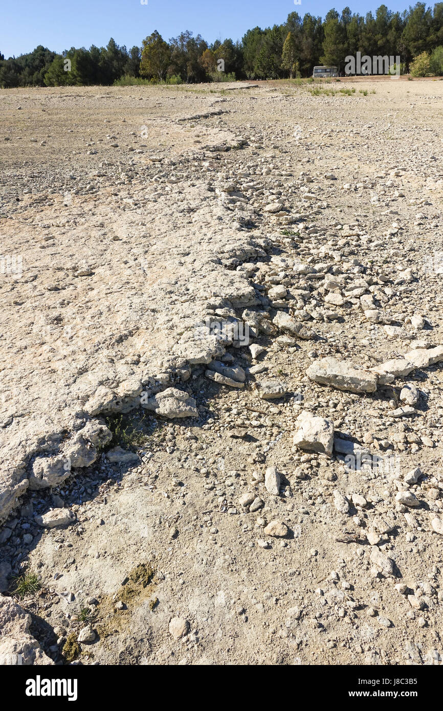 Empty lake hi-res stock photography and images - Alamy