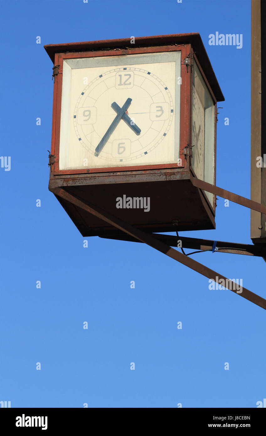 big, large, enormous, extreme, powerful, imposing, immense, relevant ...