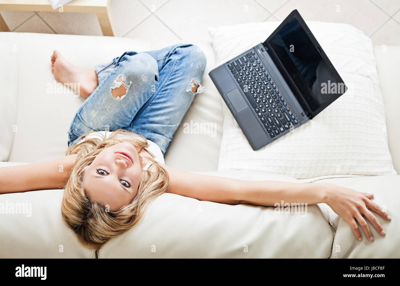 Girls with spread arms hi-res stock photography and images - Alamy