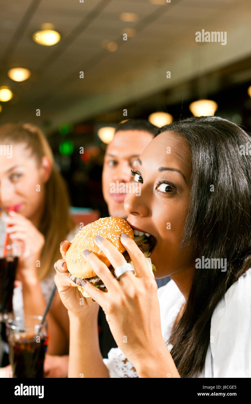 Couple eat chicken restaurant hi-res stock photography and images - Alamy