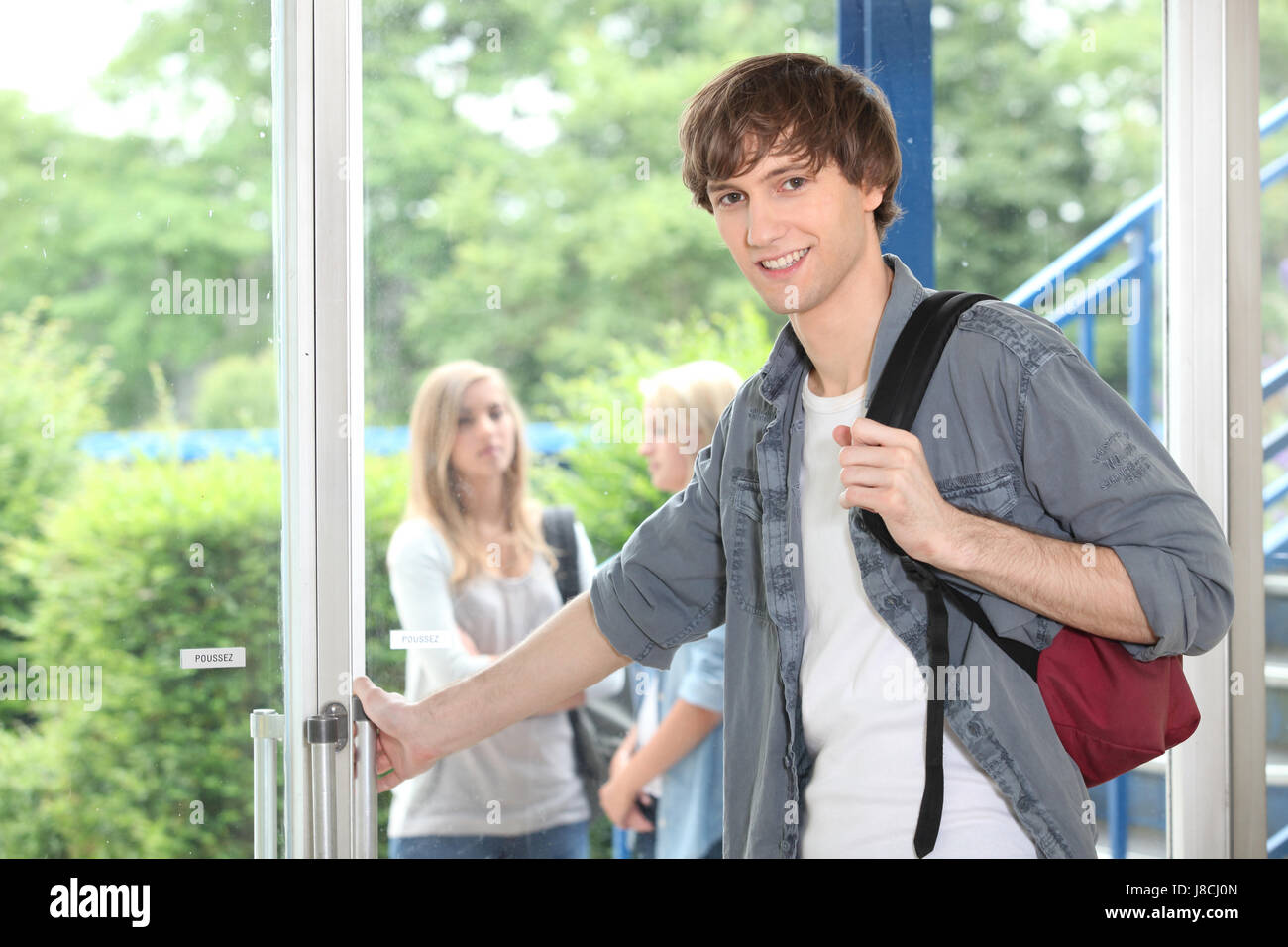 Collage students outside campus hi-res stock photography and images - Alamy