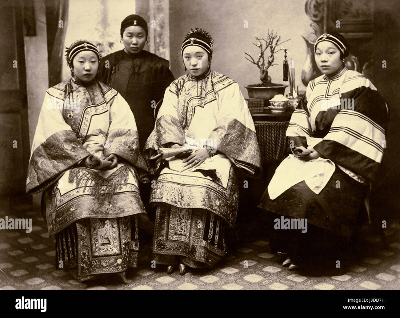 Lai Afong Upper class Chinese women c1880 Stock Photo - Alamy