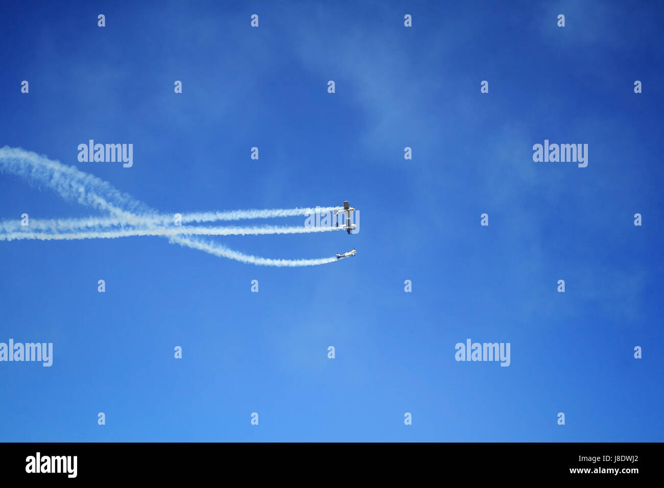 indicate, show, big, large, enormous, extreme, powerful, imposing ...