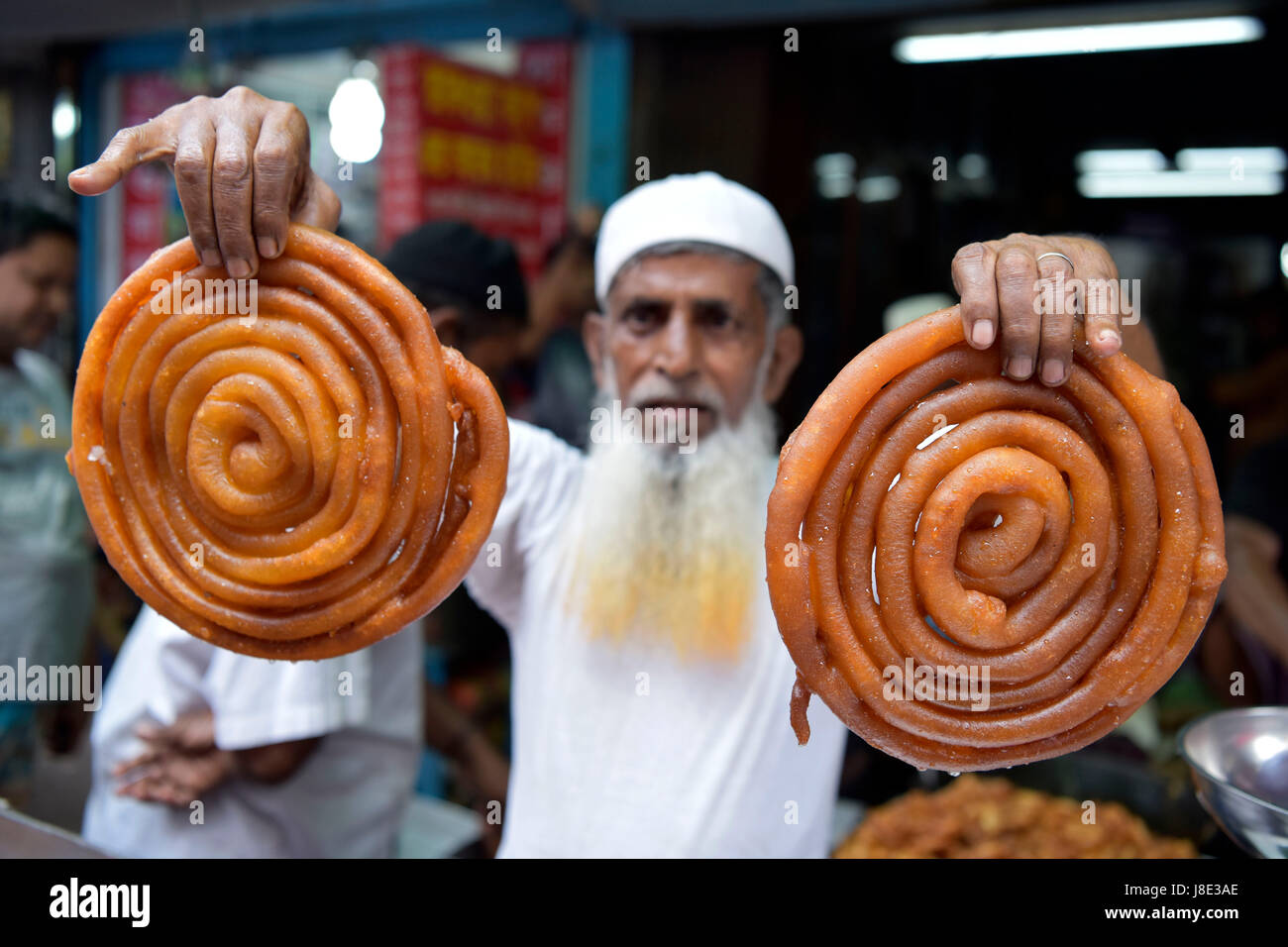 Dhaka, Bangladesh. 28th May, 2017. Shahi jilapi. On the first day of ...