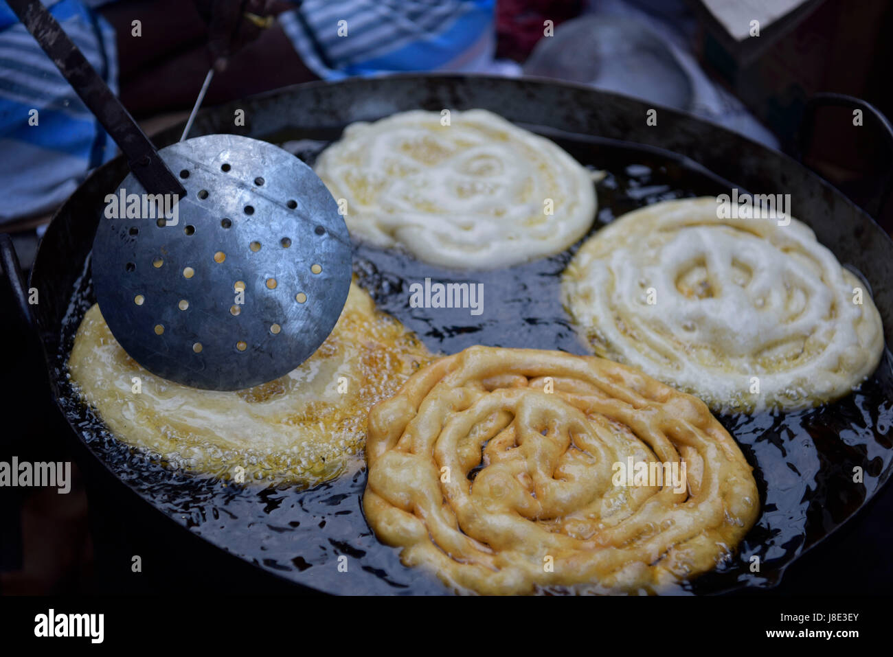 Dhaka, Bangladesh. 28th May, 2017. Shahi jilapi. On the first day of ...