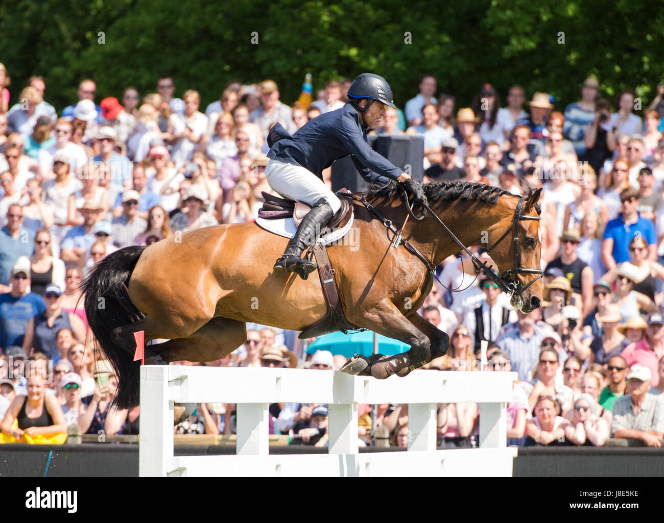 Hamburg, Germany. 28th May, 2017. Pato Muente of Slovenia jumps over a ...