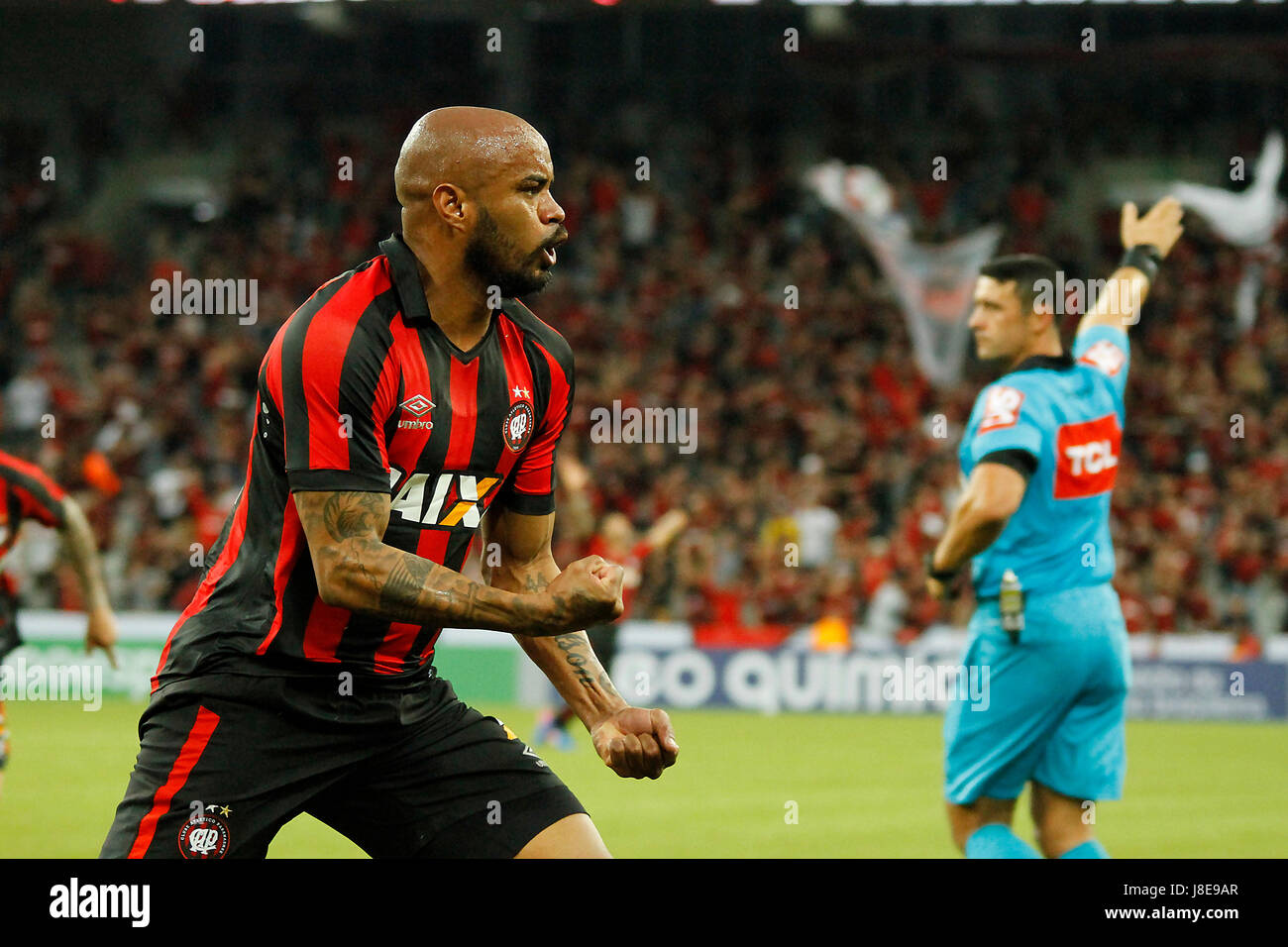 Curitiba, Brazil. 28th May, 2017. Thiago Heleno delivers a cross into ...