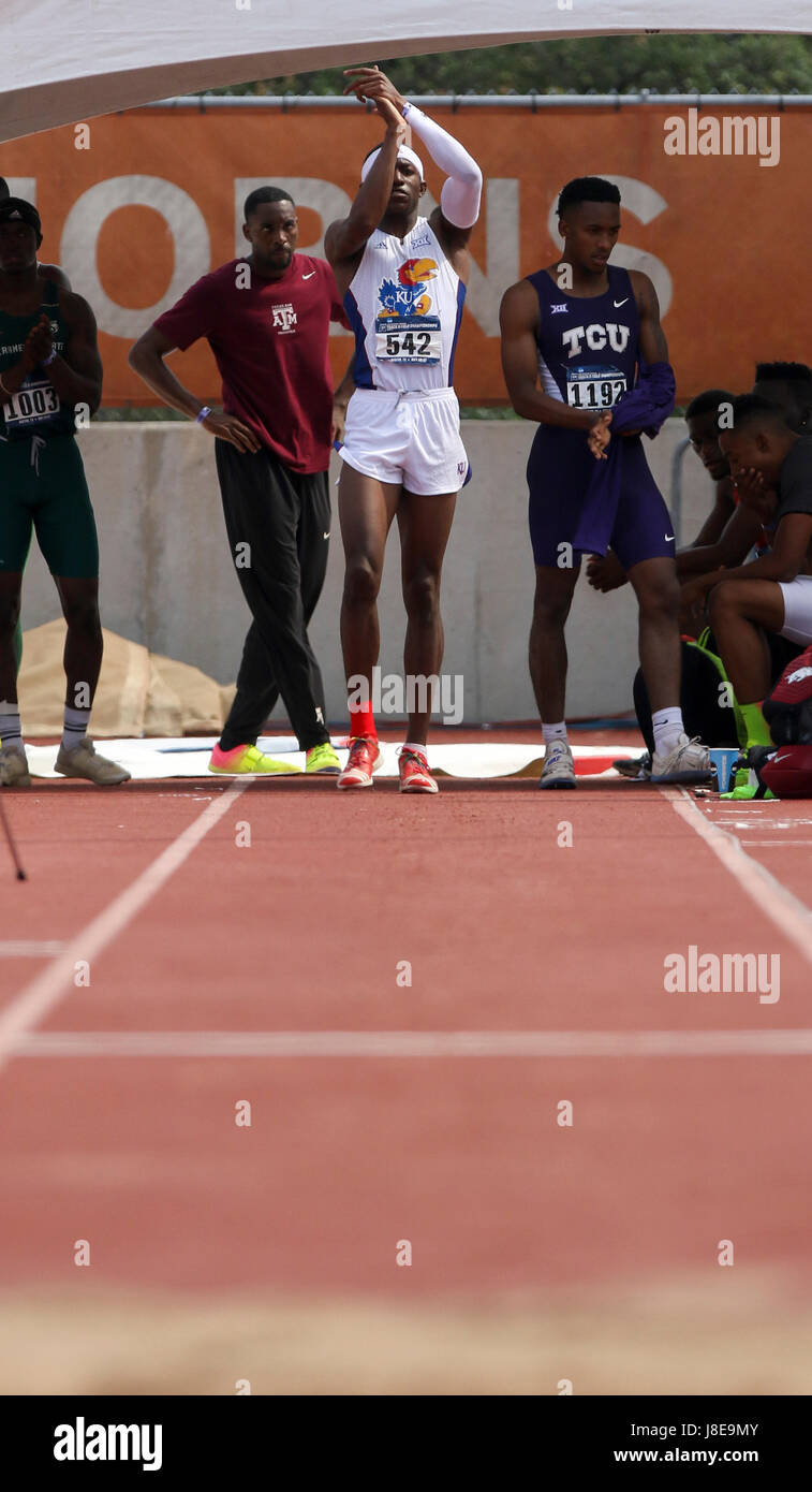 Track triple jump hi-res stock photography and images - Alamy