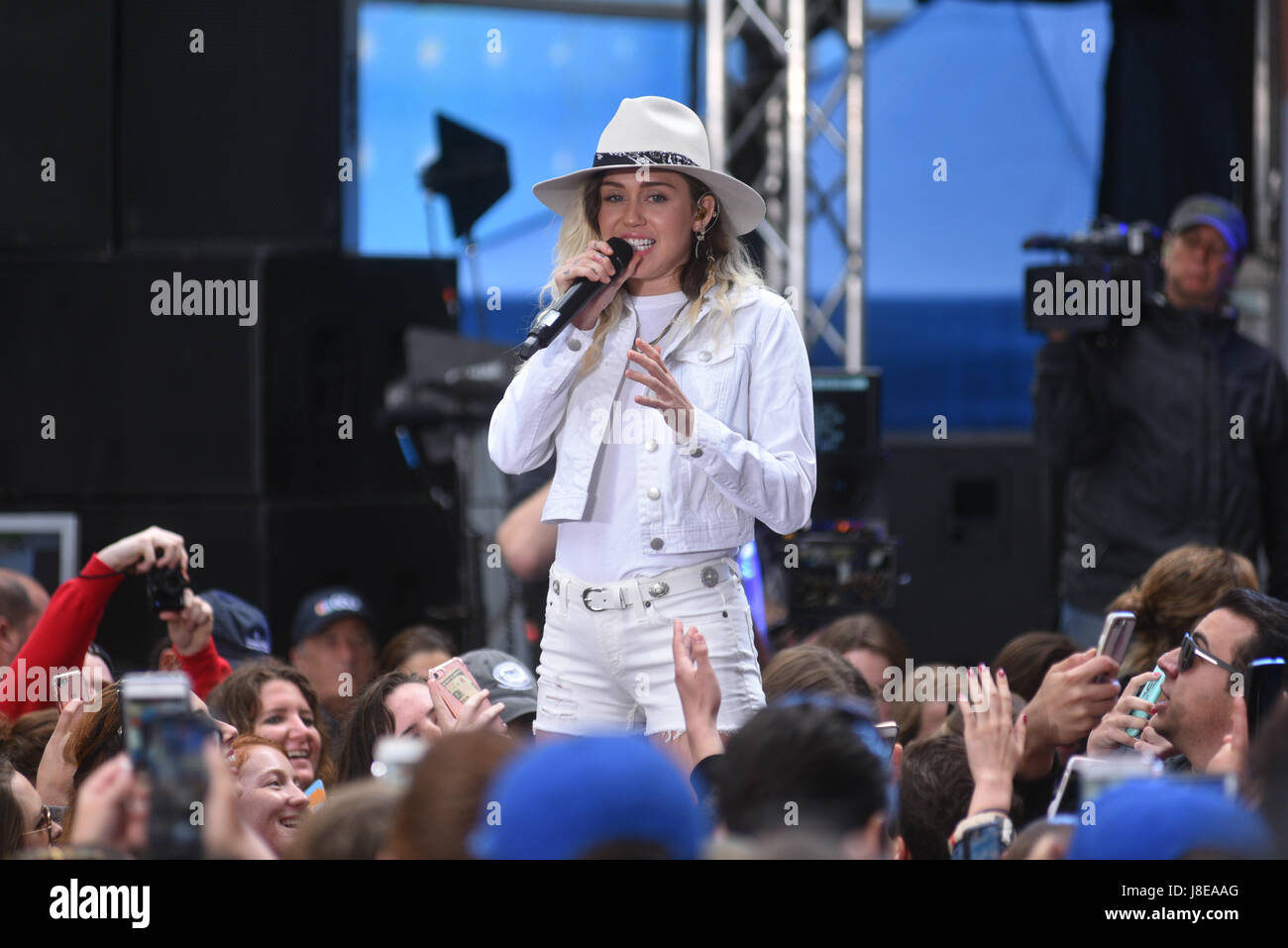 Miley cyrus concert hi-res stock photography and images - Alamy