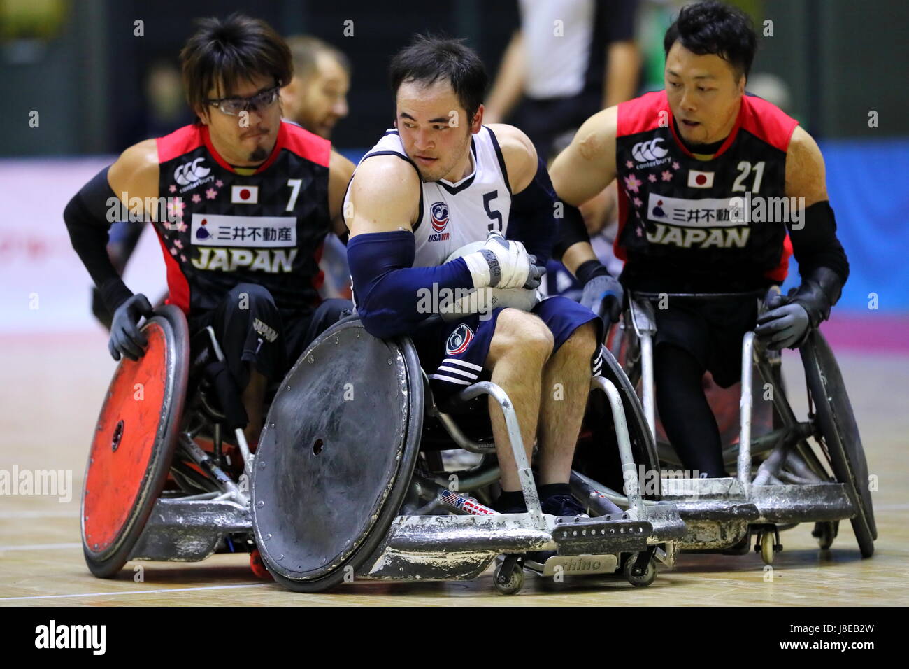 Chiba, Japan. 28th May, 2017. (L-R) Daisuke Ikezaki (JPN), Charles Aoki ...