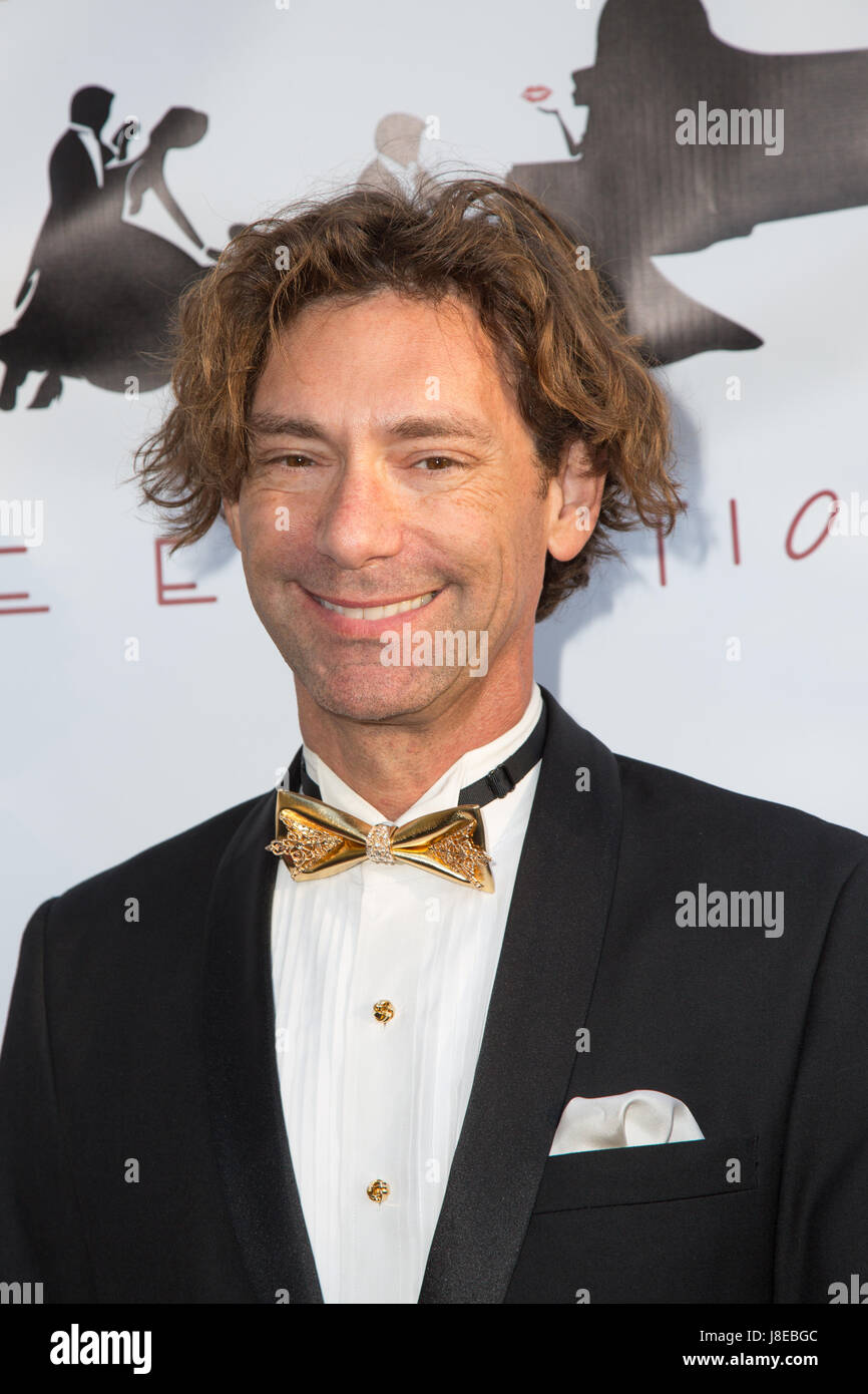 Beverly Hills, California, USA. 27th May, 2017. Pianist Glenn Kramer ...