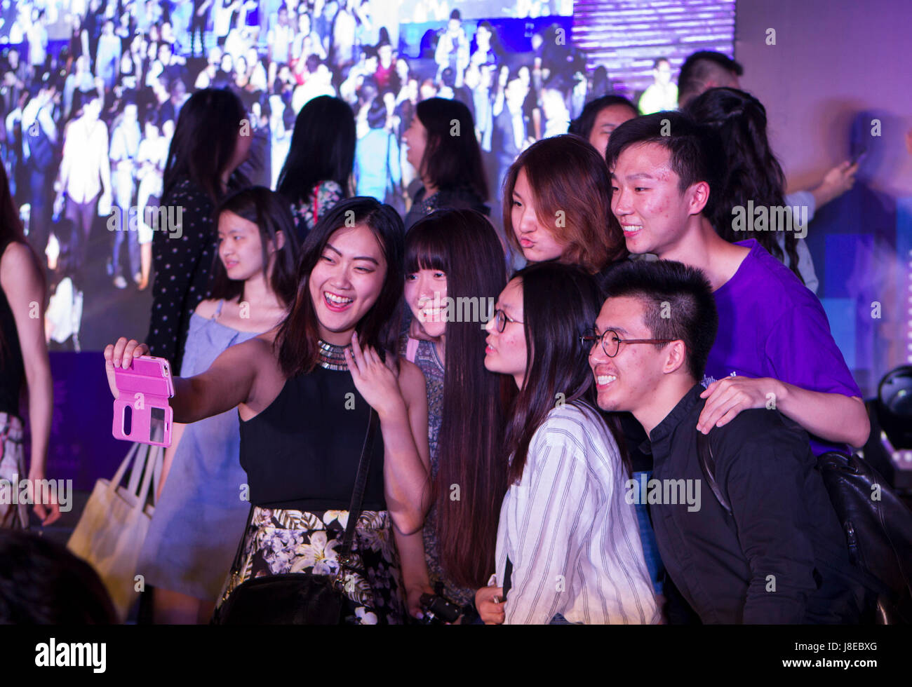 Shanghai, China. 27th May, 2017. Graduates of China-U.S. university ...
