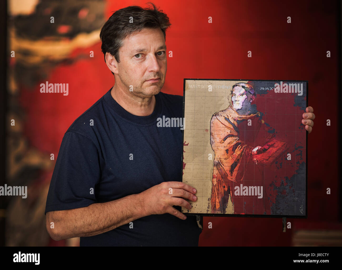 Schlangenbad, Germany. 23rd May, 2017. Artist Michael Apitz presents a ...