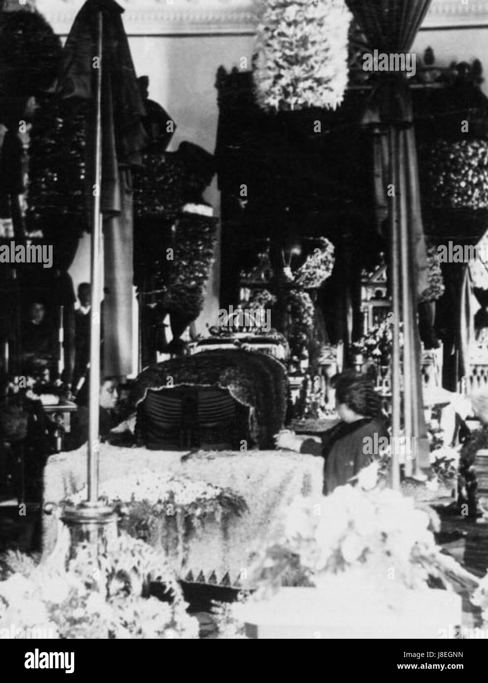 King David Kalakaua of Hawaii lies in state, allowing the public to pay ...