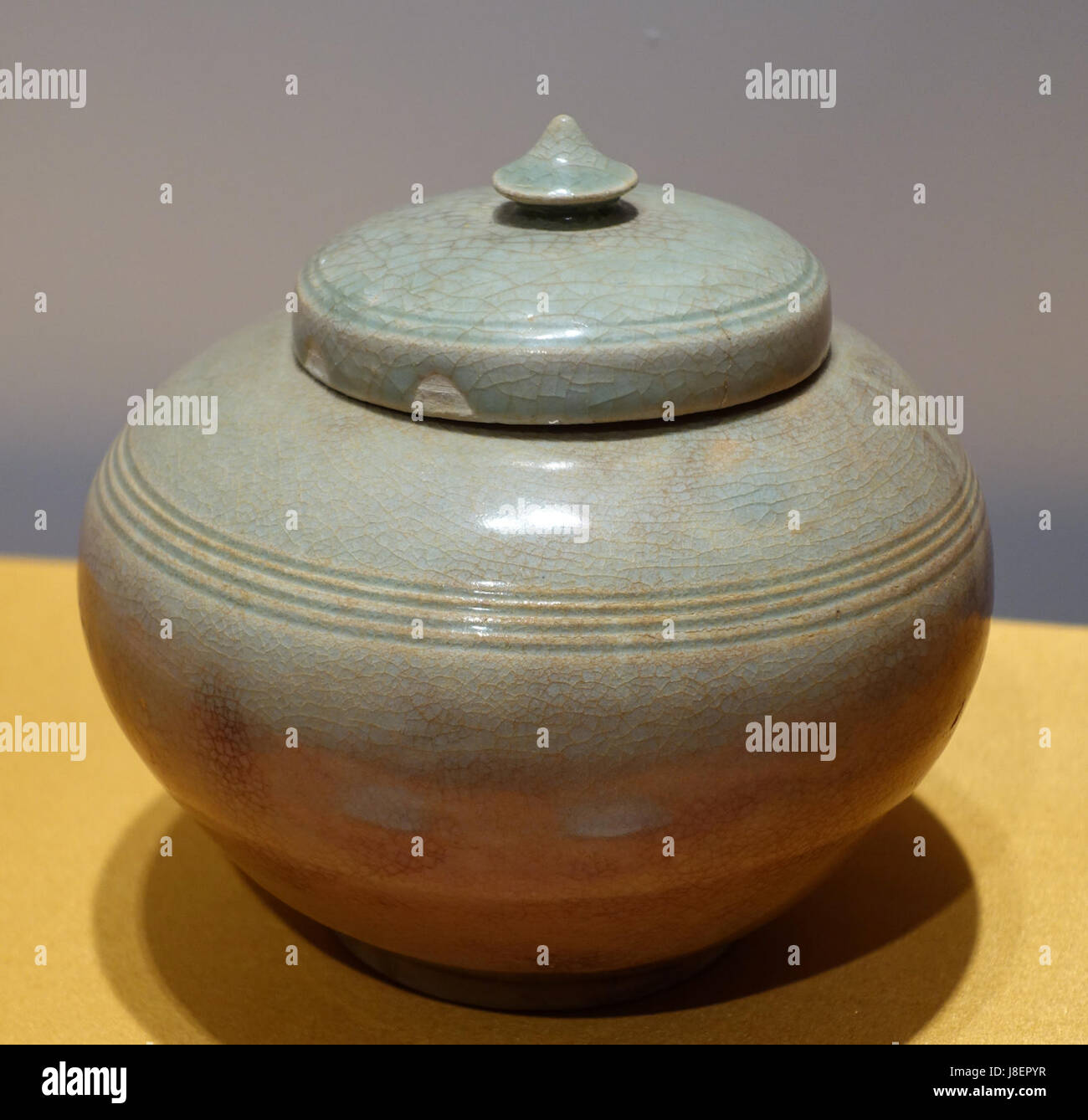 Green glazed pot with cover, Southern Han period, from Deling ...