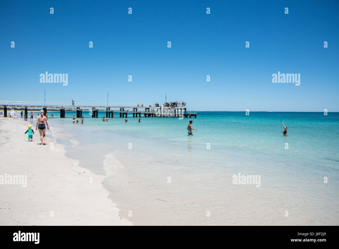 Coogee,WA,Australia-November 14,2016: Tourists enjoying a summer ...