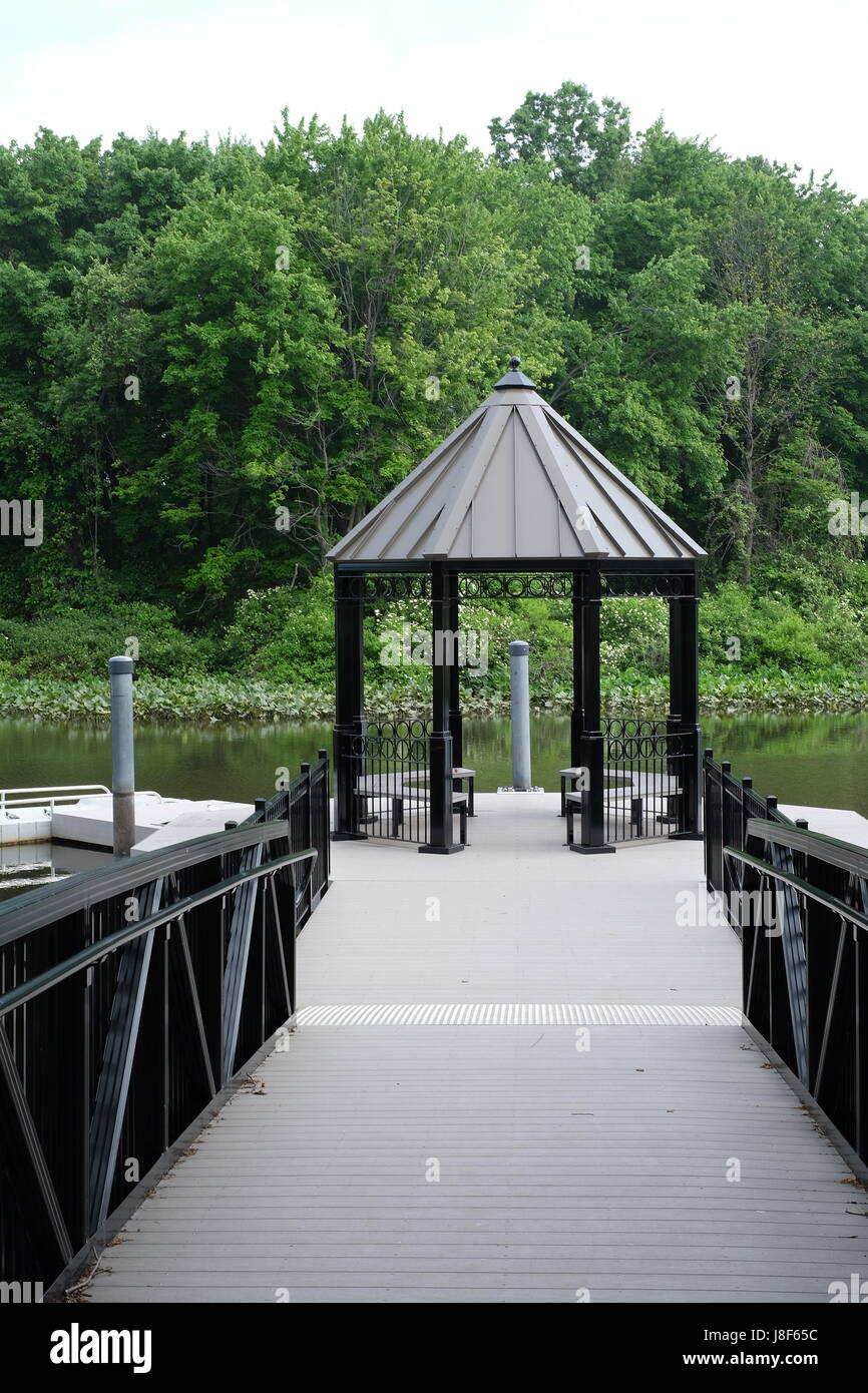 Overlooking gazebo hi-res stock photography and images - Alamy