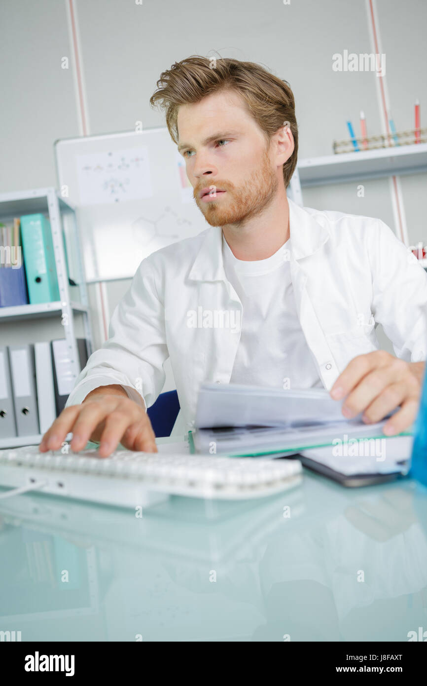 looking at the computer Stock Photo - Alamy