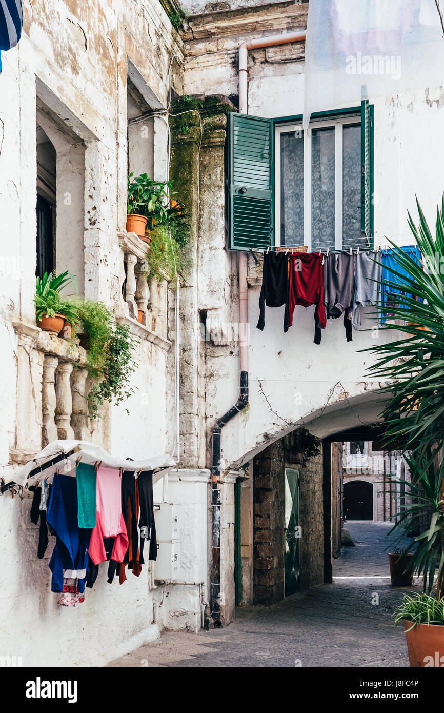 Laundry drying in the streets of Bari Vecchia, Puglia, Italy Stock ...