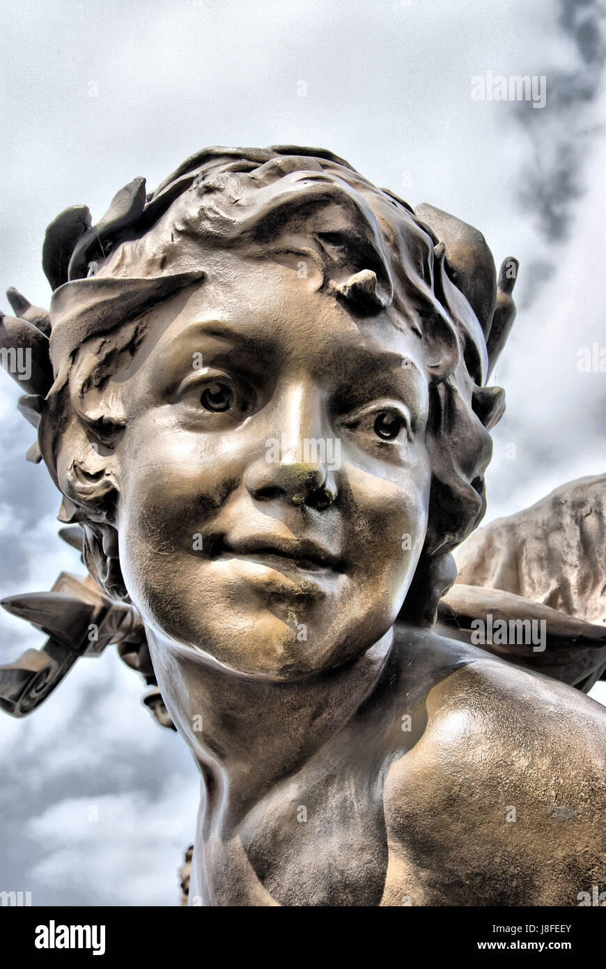 Metal face sculpture hi-res stock photography and images - Alamy