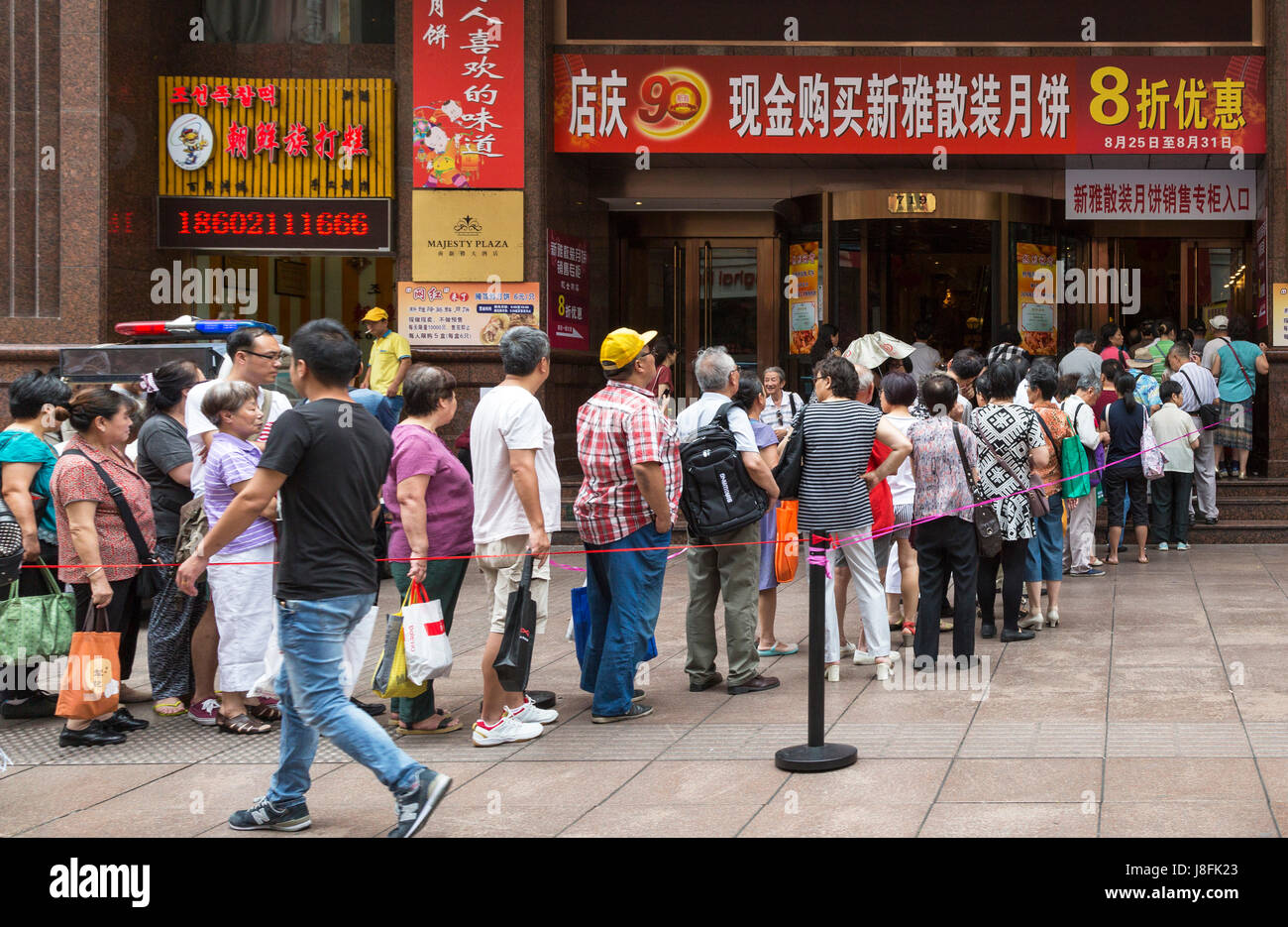 People queing for lunch at chinese restaurant Stock Photo - Alamy