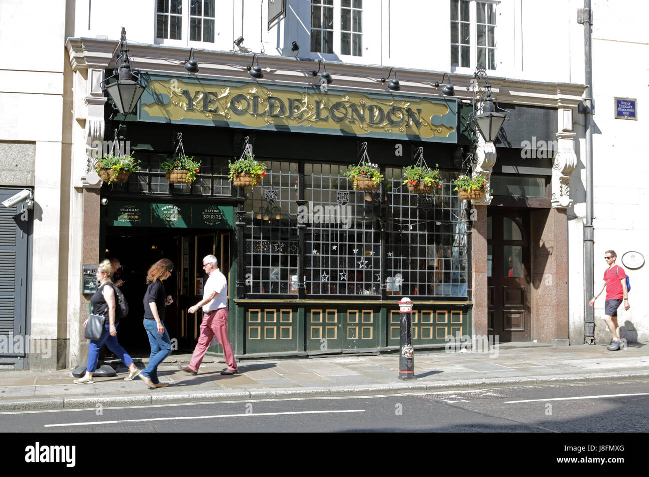 Ye olde london hi-res stock photography and images - Alamy