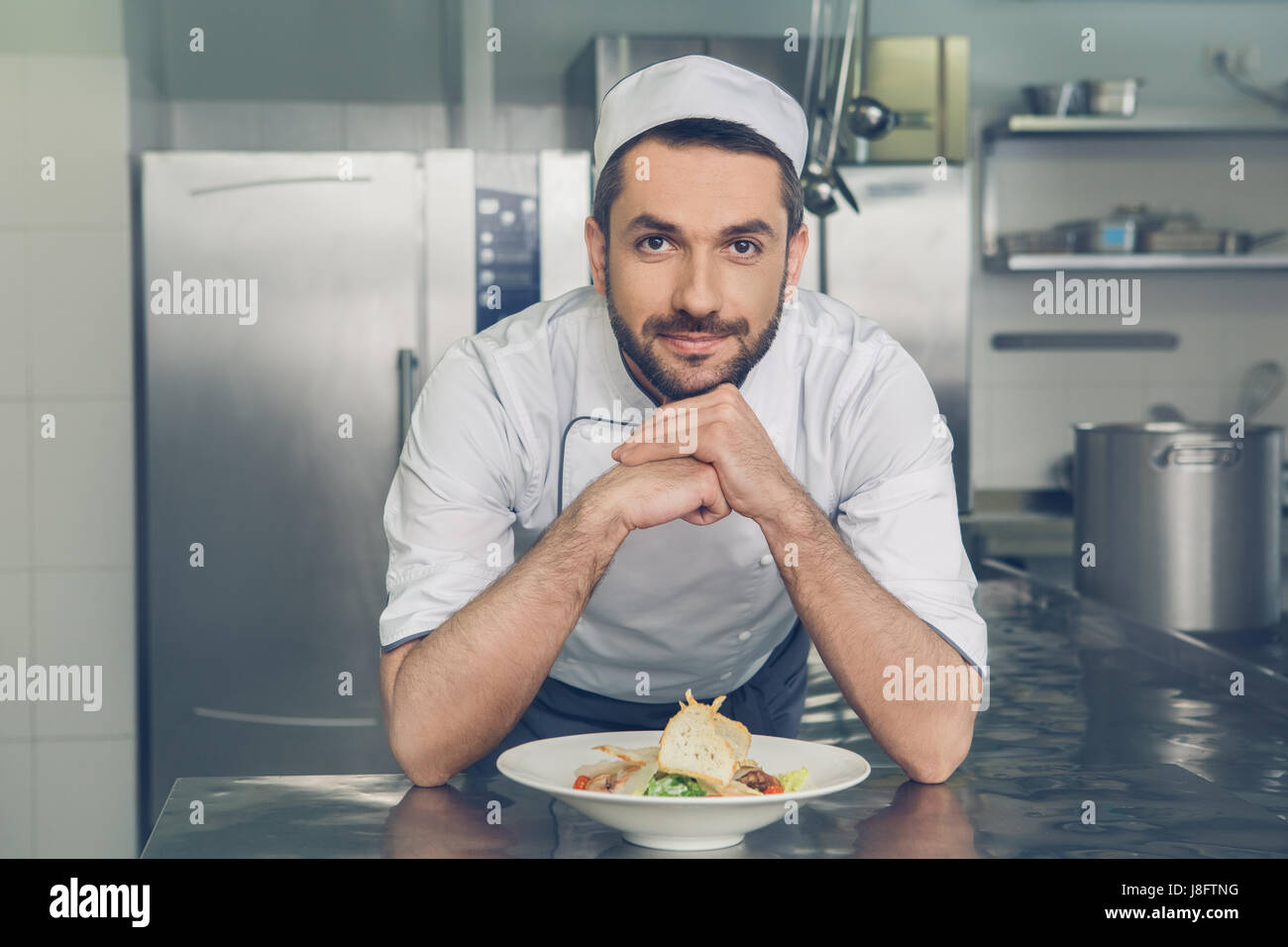 Man japanese restaurant chef cooking in the kitchen Stock Photo - Alamy