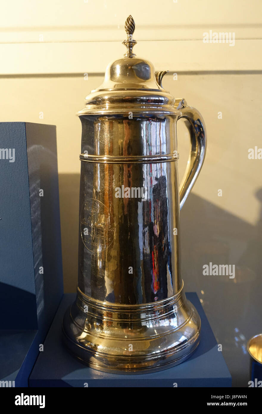 Flagon drawing hi-res stock photography and images - Alamy