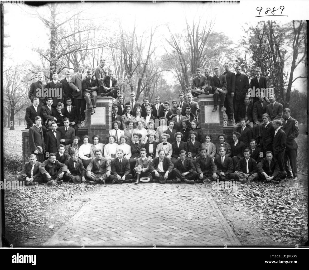 America university campus students Black and White Stock Photos ...