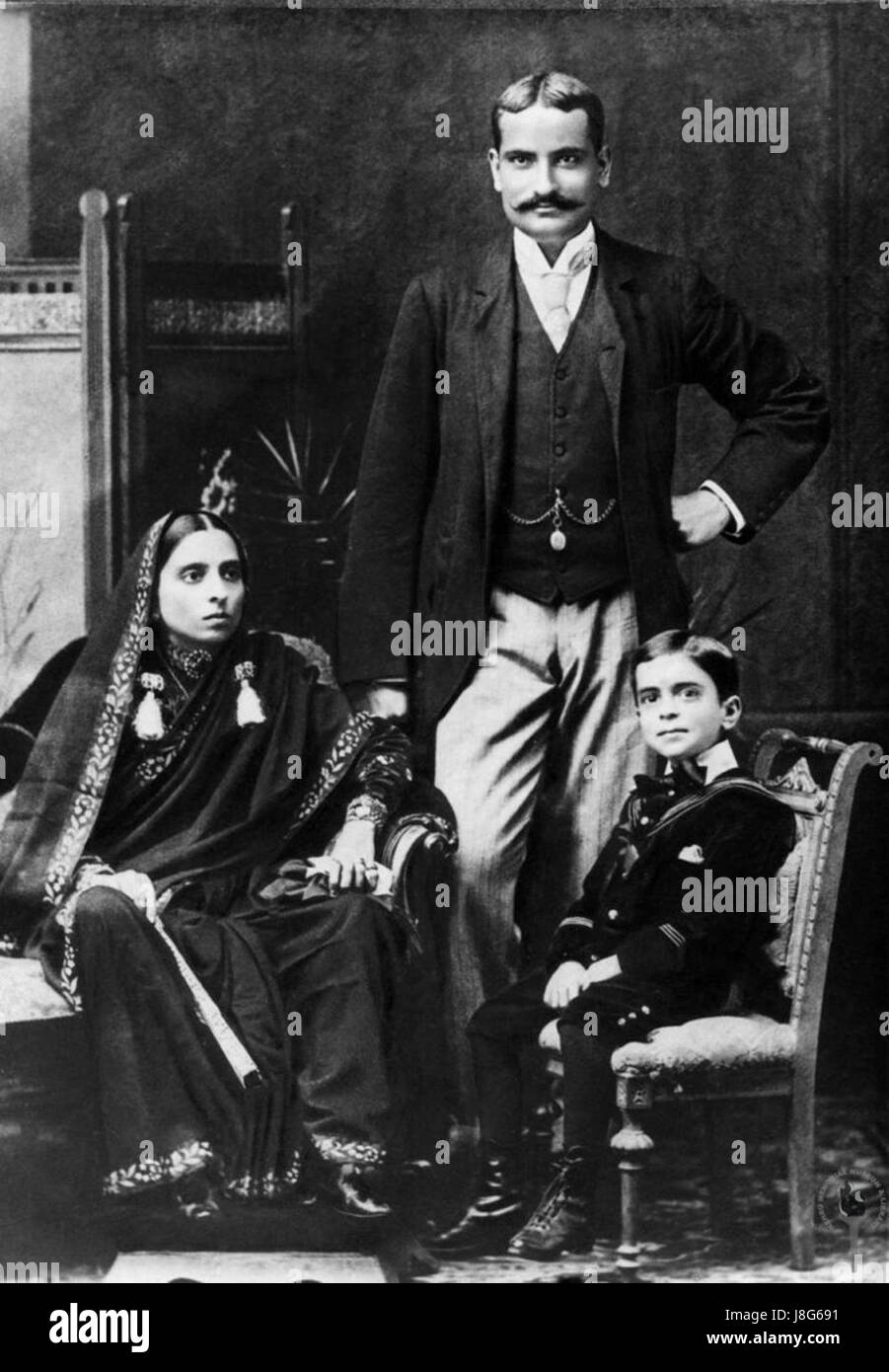 Jawaharlal Nehru with his mother Swarup Rani and father Motilal Nehru ...